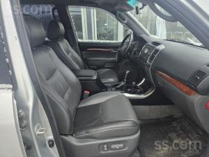 Toyota Land Cruiser 2004 in Riga, with an engine capacity of 3.00 L and mileage of 256 thousand km for 12000 €, photo 5 on AUTOMOTO.COM.LV