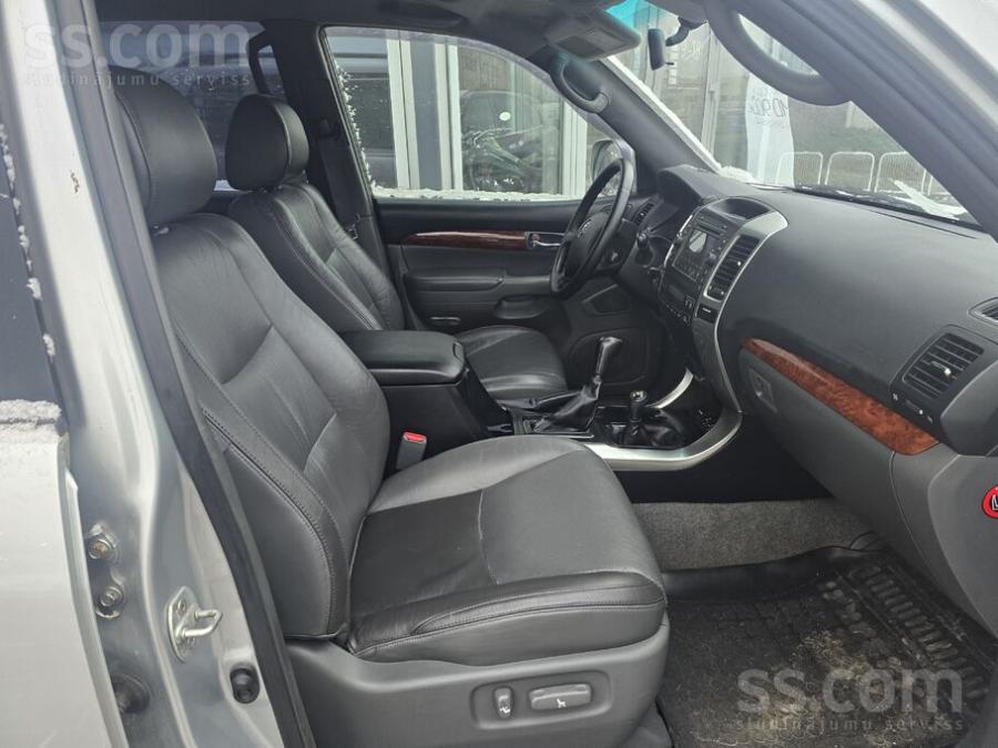 Toyota Land Cruiser 2004 in Riga, with an engine capacity of 3.00 L and mileage of 256 thousand km for 12000 €, photo 5 on AUTOMOTO.COM.LV