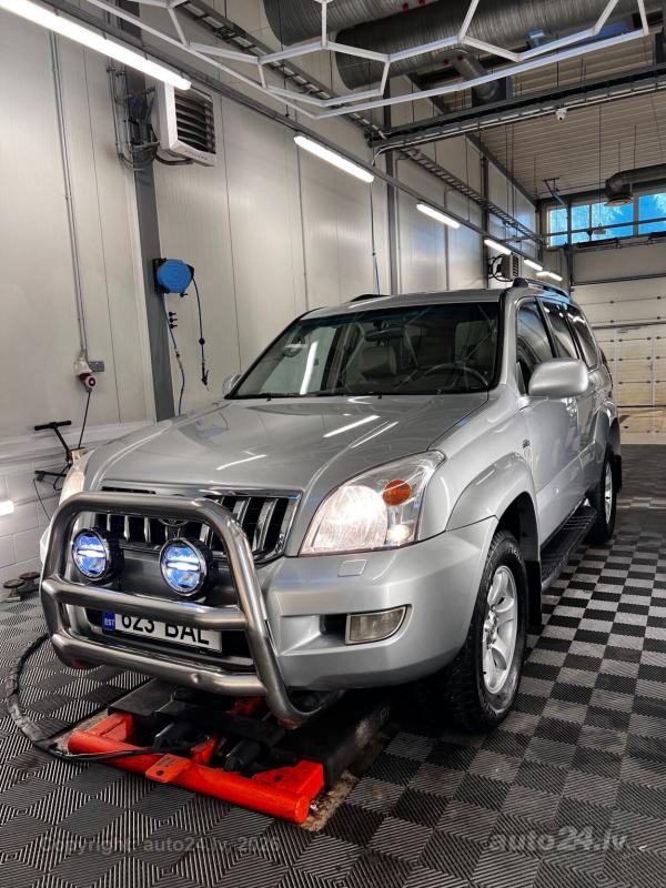 Toyota Land Cruiser 2005 Tallina, ar dzinēja tilpumu 3.00 L un nobraukumu 324 tūkst. km par 15990 €, foto 1 vietnē AUTOMOTO.COM.LV
