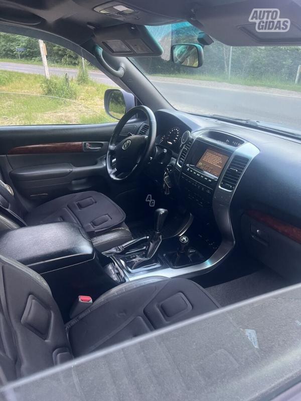 Toyota Land Cruiser 2005 in Vilnius, with an engine capacity of 3.00 L and mileage of 350 thousand km for 9999 €, photo 7 on AUTOMOTO.COM.LV