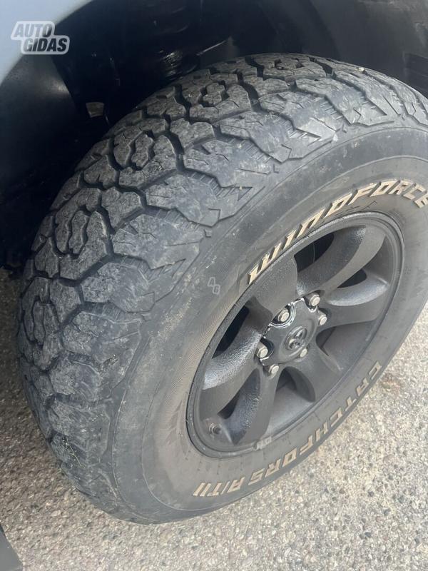 Toyota Land Cruiser 2005 in Vilnius, with an engine capacity of 3.00 L and mileage of 350 thousand km for 9999 €, photo 9 on AUTOMOTO.COM.LV