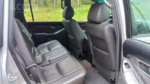 Toyota Land Cruiser 2006 in Riga, with an engine capacity of 3.00 L and mileage of 276 thousand km for 9355 €, photo 11 on AUTOMOTO.COM.LV