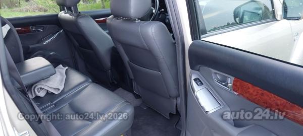Toyota Land Cruiser 2007 in Tallinn, with an engine capacity of 3.00 L and mileage of 389 thousand km for 12000 €, photo 5 on AUTOMOTO.COM.LV