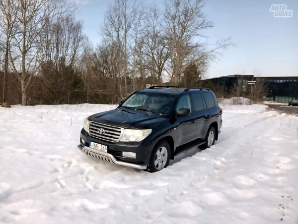 Toyota Land Cruiser 2010 in Vilnius, with an engine capacity of 4.50 L and mileage of 319 thousand km for 24000 €, photo 2 on AUTOMOTO.COM.LV