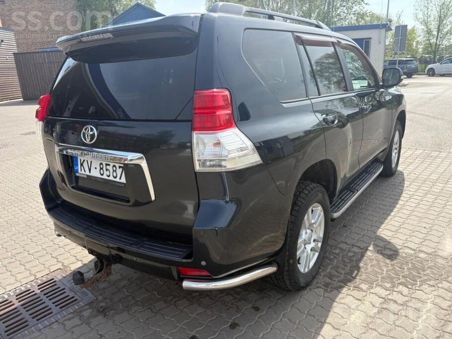 Toyota Land Cruiser 2010 Rīga, ar dzinēja tilpumu 3.00 L un nobraukumu 421 tūkst. km par 17500 €, foto 4 vietnē AUTOMOTO.COM.LV