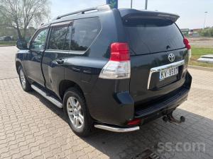 Toyota Land Cruiser 2010 Rīga, ar dzinēja tilpumu 3.00 L un nobraukumu 421 tūkst. km par 17500 €, foto 5 vietnē AUTOMOTO.COM.LV