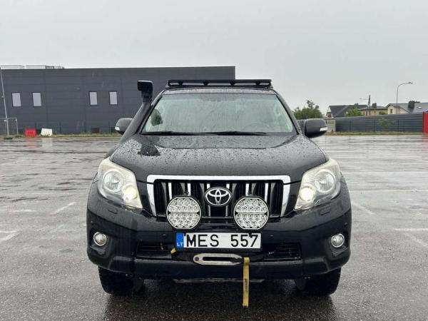 Toyota Land Cruiser 2010 in Vilnius, with an engine capacity of 2.98 L and mileage of 219 thousand km for 26990 €, photo 2 on AUTOMOTO.COM.LV