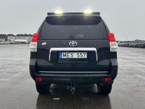 Toyota Land Cruiser 2010 in Vilnius, with an engine capacity of 2.98 L and mileage of 219 thousand km for 26990 €, photo 4 on AUTOMOTO.COM.LV