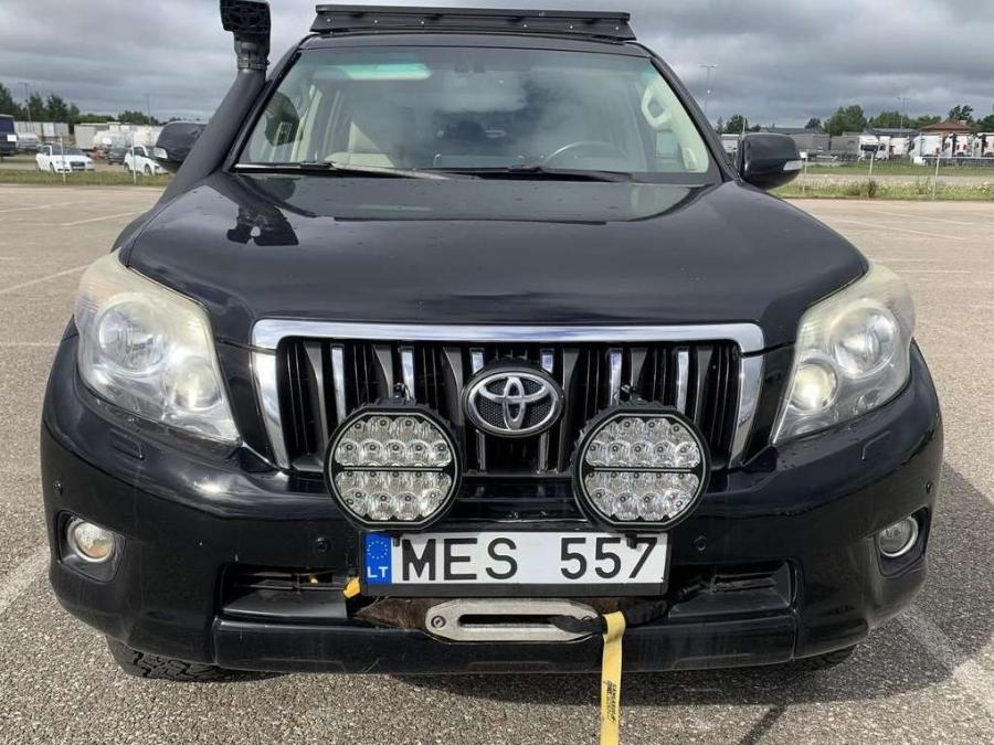 Toyota Land Cruiser 2010 in Vilnius, with an engine capacity of 2.98 L and mileage of 219 thousand km for 23990 €, photo 3 on AUTOMOTO.COM.LV