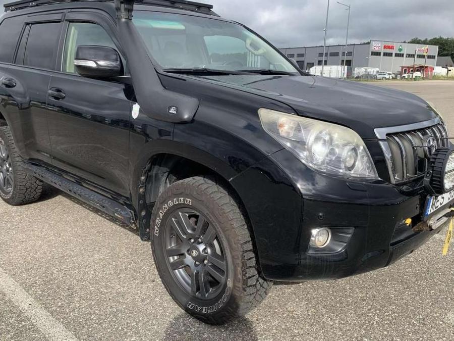 Toyota Land Cruiser 2010 in Vilnius, with an engine capacity of 2.98 L and mileage of 219 thousand km for 23990 €, photo 4 on AUTOMOTO.COM.LV