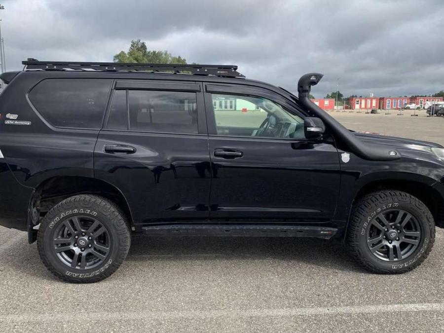 Toyota Land Cruiser 2010 in Vilnius, with an engine capacity of 2.98 L and mileage of 219 thousand km for 23990 €, photo 5 on AUTOMOTO.COM.LV