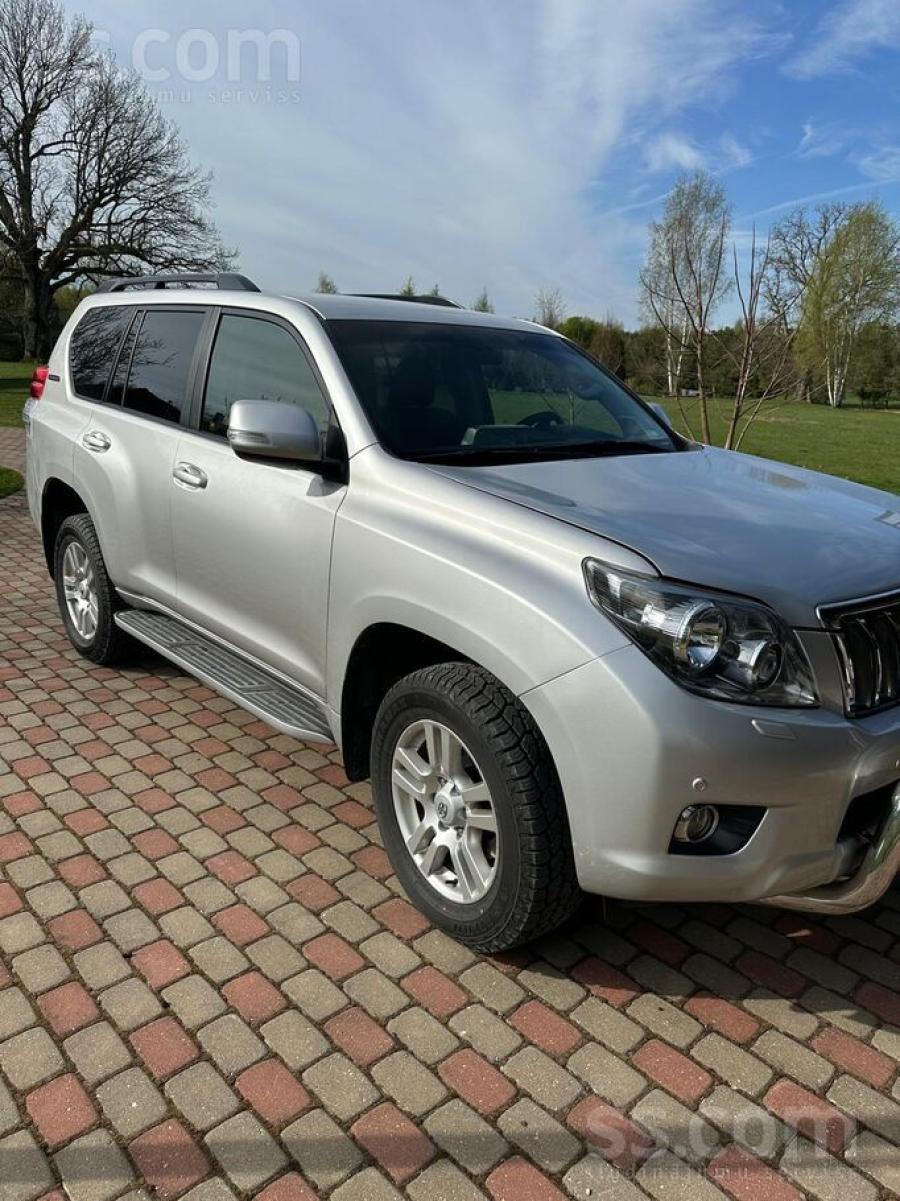 Toyota Land Cruiser 2011 in Riga, with an engine capacity of 3.00 L and mileage of 199 thousand km for 20300 €, photo 1 on AUTOMOTO.COM.LV