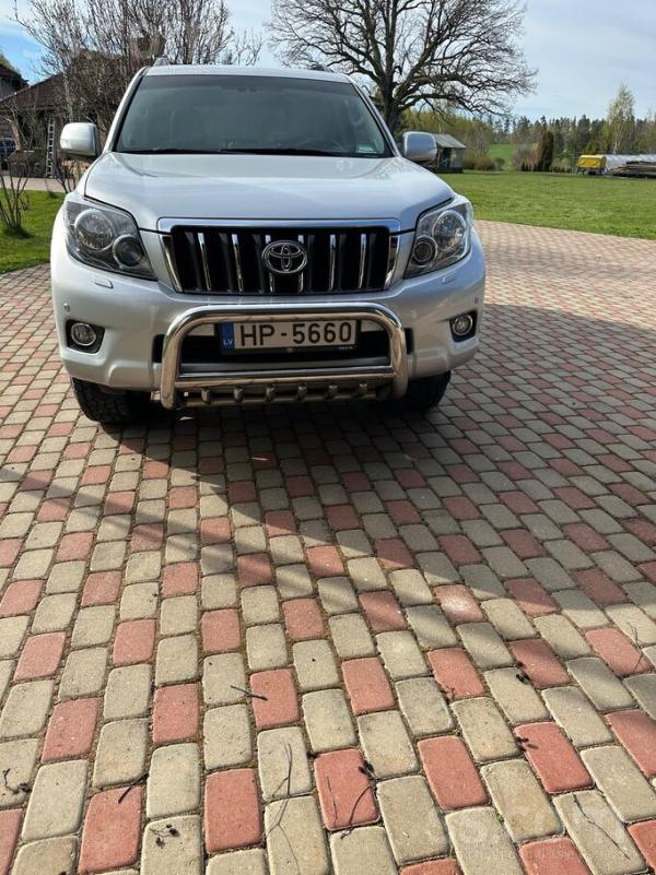 Toyota Land Cruiser 2011 in Riga, with an engine capacity of 3.00 L and mileage of 199 thousand km for 20300 €, photo 2 on AUTOMOTO.COM.LV