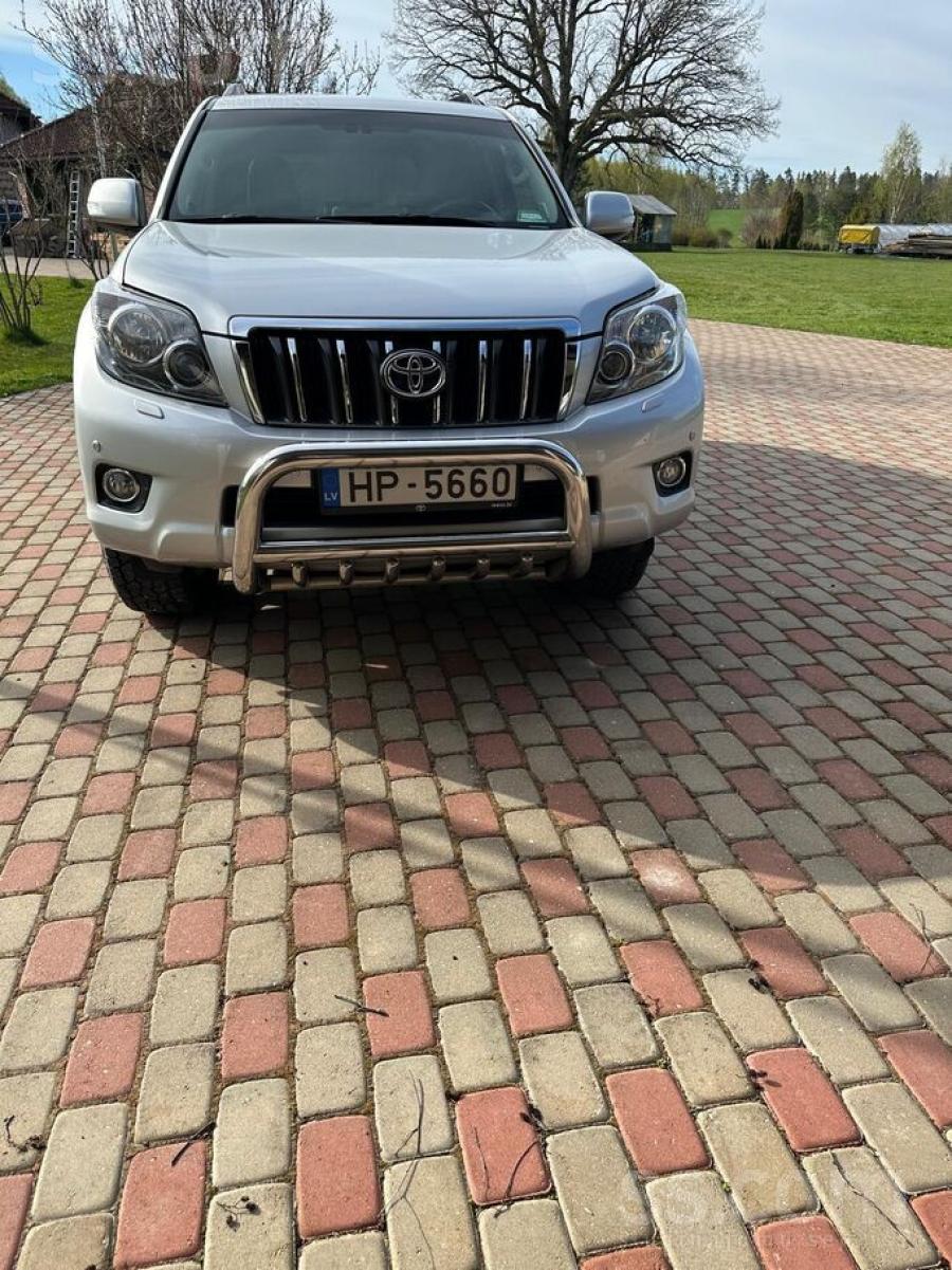 Toyota Land Cruiser 2011 in Riga, with an engine capacity of 3.00 L and mileage of 199 thousand km for 20300 €, photo 3 on AUTOMOTO.COM.LV