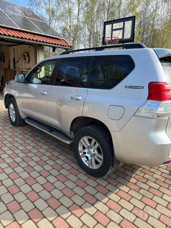 Toyota Land Cruiser 2011 in Riga, with an engine capacity of 3.00 L and mileage of 199 thousand km for 20300 €, photo 3 on AUTOMOTO.COM.LV