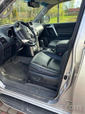 Toyota Land Cruiser 2011 in Riga, with an engine capacity of 3.00 L and mileage of 199 thousand km for 20300 €, photo 9 on AUTOMOTO.COM.LV