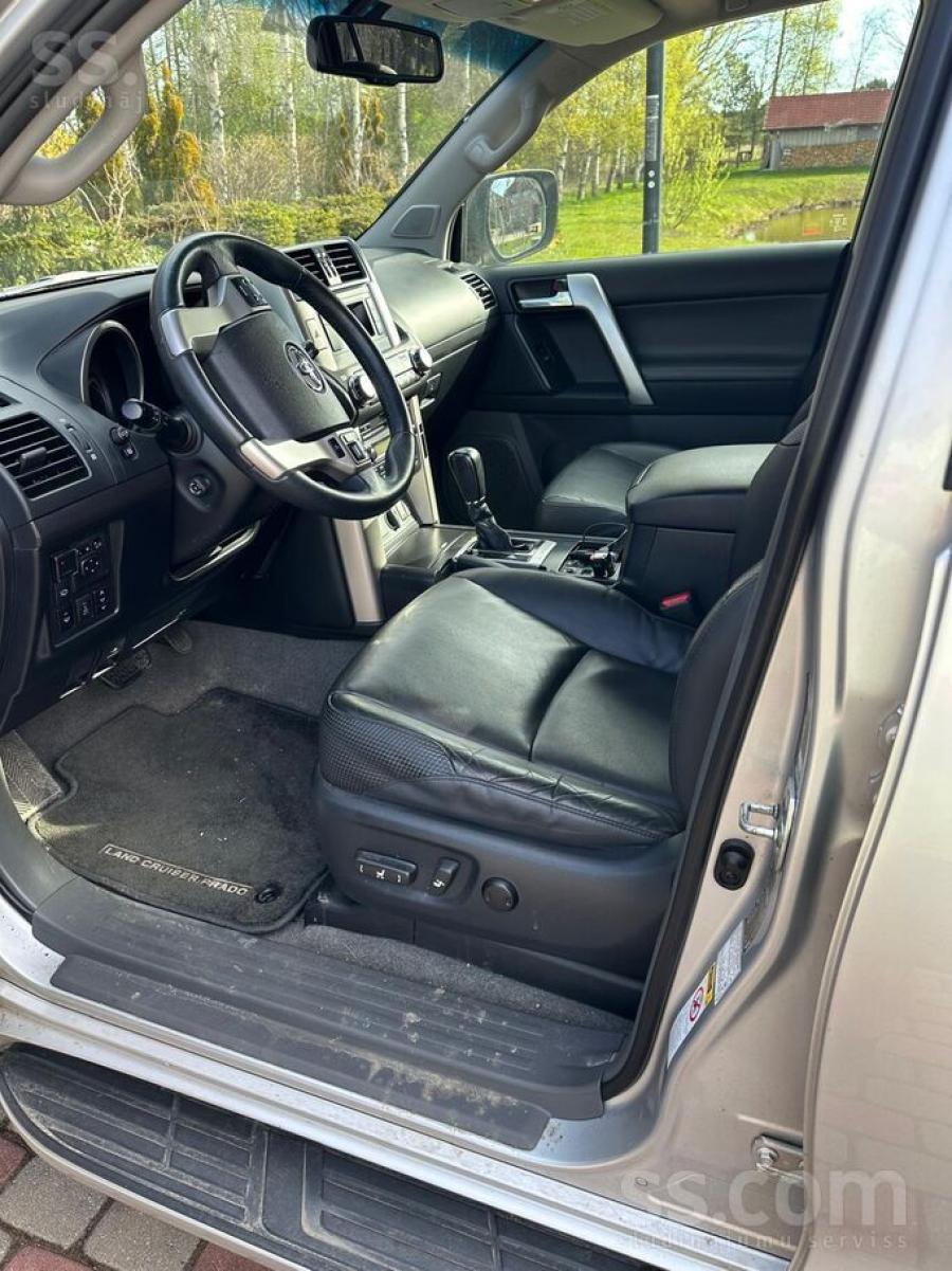 Toyota Land Cruiser 2011 in Riga, with an engine capacity of 3.00 L and mileage of 199 thousand km for 20300 €, photo 9 on AUTOMOTO.COM.LV