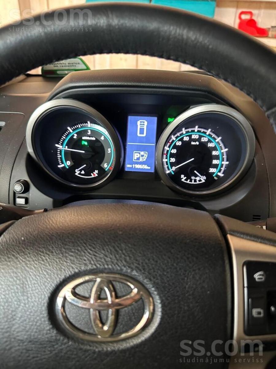 Toyota Land Cruiser 2011 in Riga, with an engine capacity of 3.00 L and mileage of 199 thousand km for 20300 €, photo 12 on AUTOMOTO.COM.LV