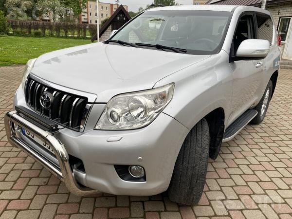 Toyota Land Cruiser 2011 in Aizkraukle, with an engine capacity of 3.00 L and mileage of 364 thousand km for 15000 €, photo 2 on AUTOMOTO.COM.LV