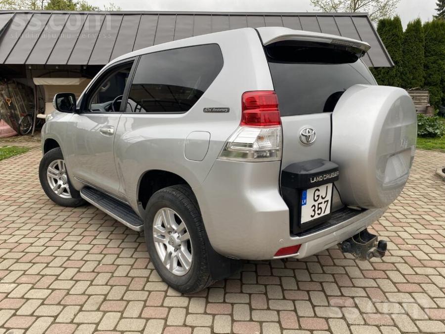 Toyota Land Cruiser 2011 in Aizkraukle, with an engine capacity of 3.00 L and mileage of 364 thousand km for 15000 €, photo 5 on AUTOMOTO.COM.LV