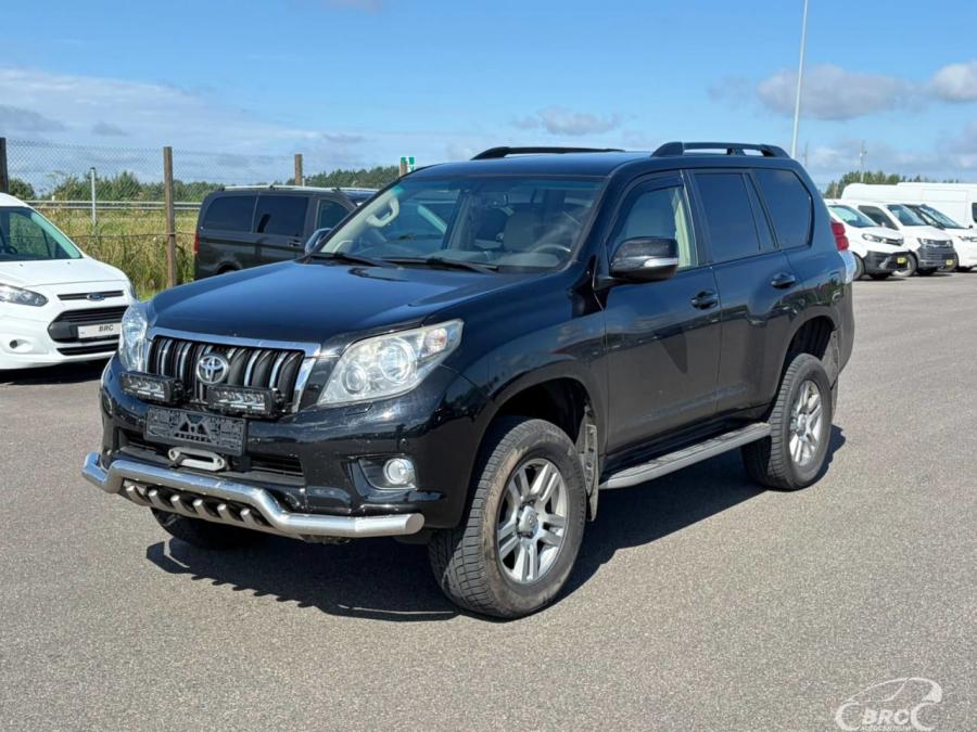 Toyota Land Cruiser 2013 in Vilnius, with an engine capacity of 2.98 L and mileage of 291 thousand km for 18900 €, photo 1 on AUTOMOTO.COM.LV