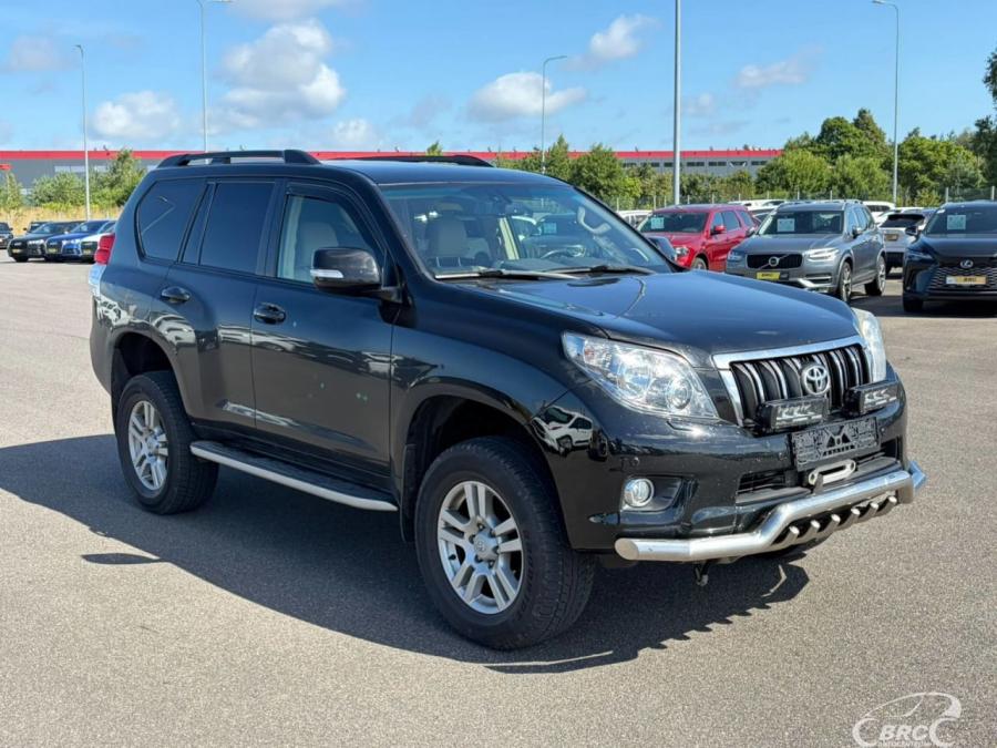Toyota Land Cruiser 2013 in Vilnius, with an engine capacity of 2.98 L and mileage of 291 thousand km for 18900 €, photo 4 on AUTOMOTO.COM.LV