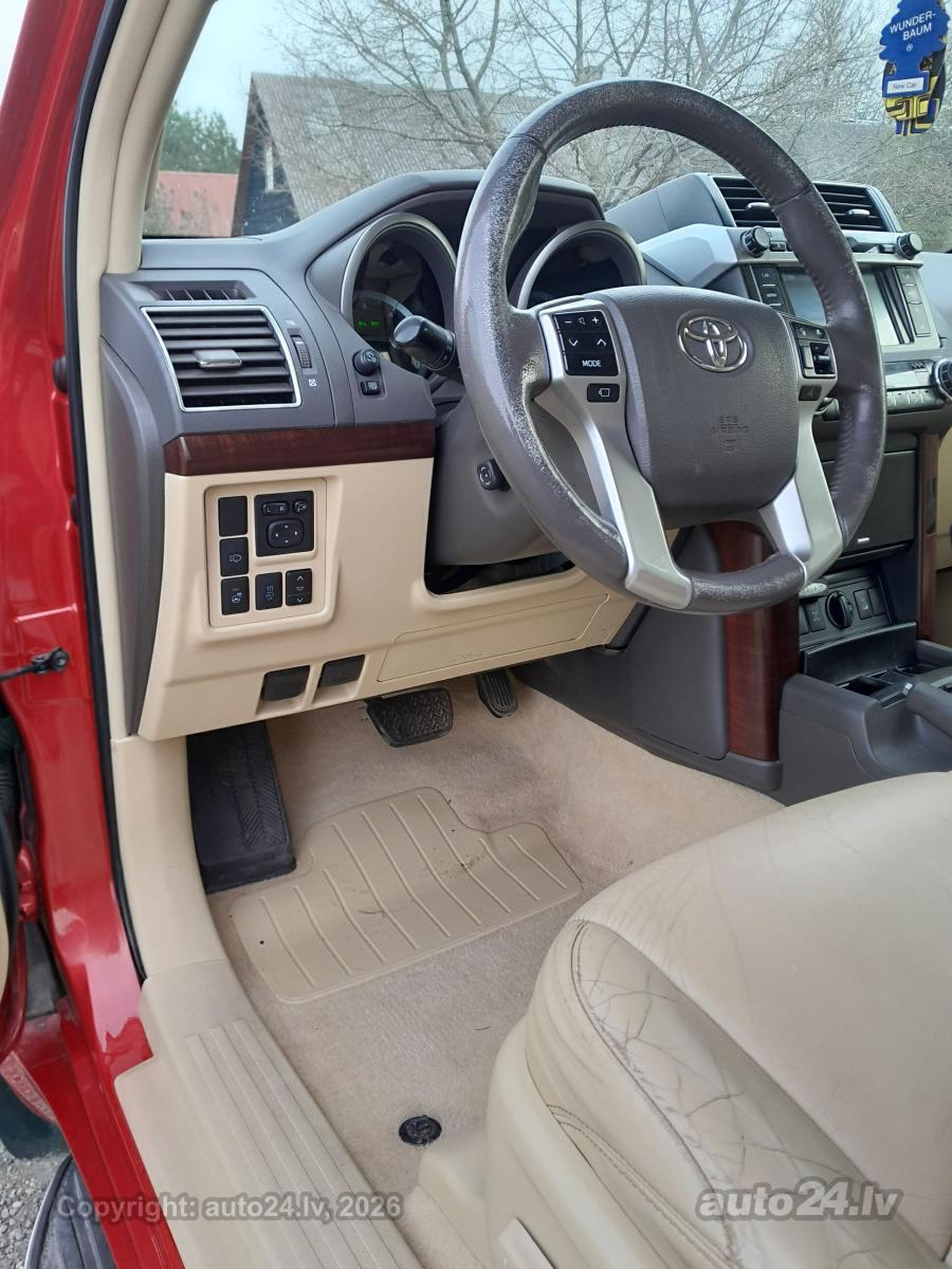 Toyota Land Cruiser 2016 Tallina, ar dzinēja tilpumu 2.80 L un nobraukumu 245 tūkst. km par 32000 €, foto 4 vietnē AUTOMOTO.COM.LV