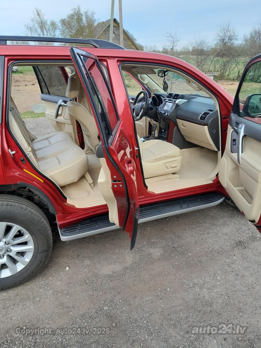 Toyota Land Cruiser 2016 Tallina, ar dzinēja tilpumu 2.80 L un nobraukumu 245 tūkst. km par 32000 €, foto 6 vietnē AUTOMOTO.COM.LV