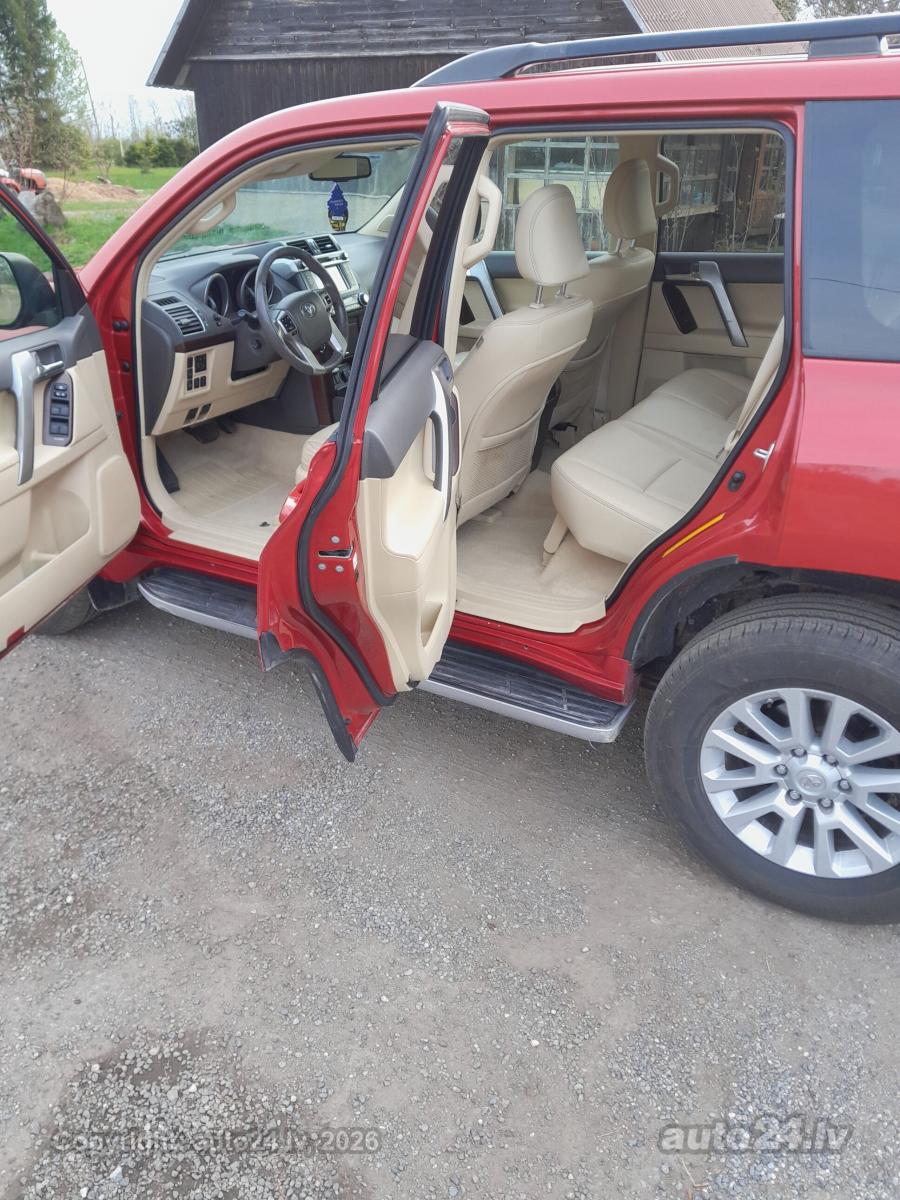 Toyota Land Cruiser 2016 Tallina, ar dzinēja tilpumu 2.80 L un nobraukumu 245 tūkst. km par 32000 €, foto 7 vietnē AUTOMOTO.COM.LV