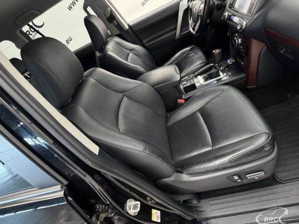 Тойота Ленд Крузер 2016 в Вильнюс на AUTOMOTO.COM.LV Тойота Ленд Крузер 2016 в Вильнюс, объемом двигателя 2.76 л и пробегом 227 тыс. км за 27000 €, фото 6 на AUTOMOTO.COM.LV