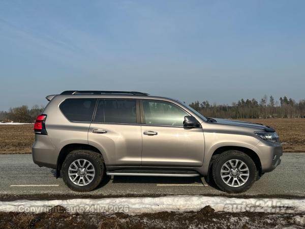Toyota Land Cruiser 2017 in Tallinn, with an engine capacity of 2.80 L and mileage of 161 thousand km for 38000 €, photo 4 on AUTOMOTO.COM.LV