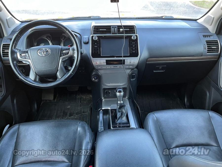 Toyota Land Cruiser 2018 Tallina, ar dzinēja tilpumu 2.80 L un nobraukumu 229 tūkst. km par 48000 €, foto 8 vietnē AUTOMOTO.COM.LV