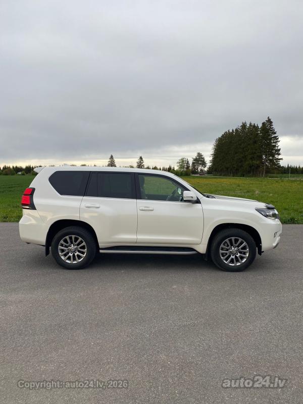 Toyota Land Cruiser 2018 in Tallinn, with an engine capacity of 2.80 L and mileage of 19 thousand km for 56999 €, photo 2 on AUTOMOTO.COM.LV