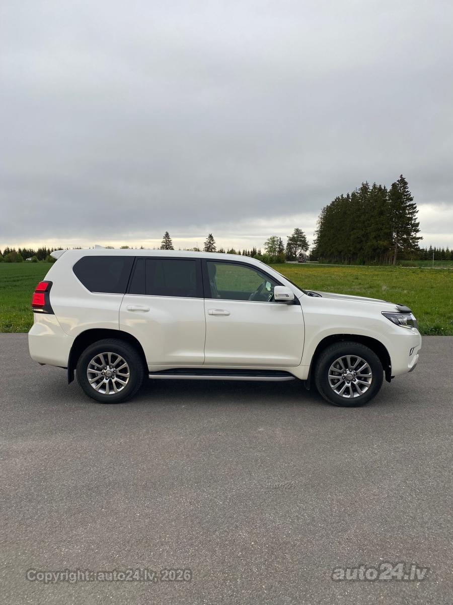 Toyota Land Cruiser 2018 Tallina, ar dzinēja tilpumu 2.80 L un nobraukumu 19 tūkst. km par 56999 €, foto 3 vietnē AUTOMOTO.COM.LV