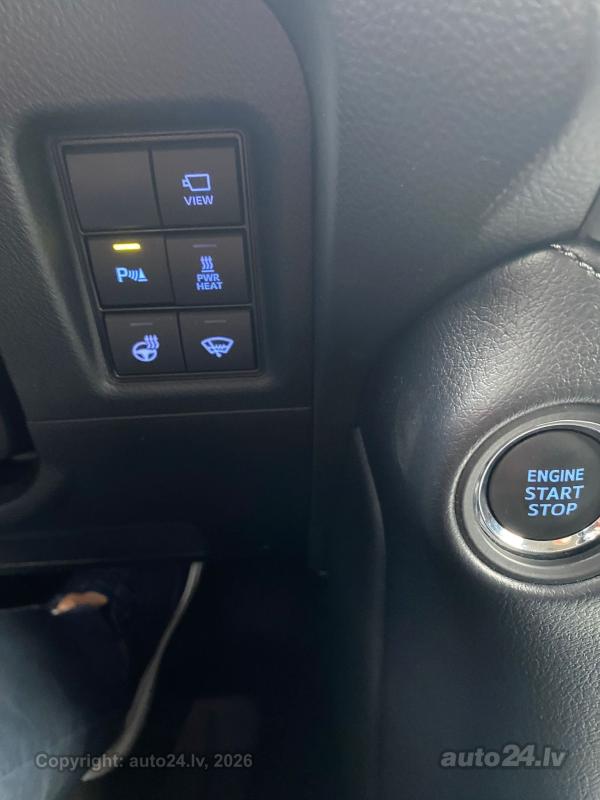 Toyota Land Cruiser 2018 in Tallinn, with an engine capacity of 2.80 L and mileage of 19 thousand km for 56999 €, photo 7 on AUTOMOTO.COM.LV