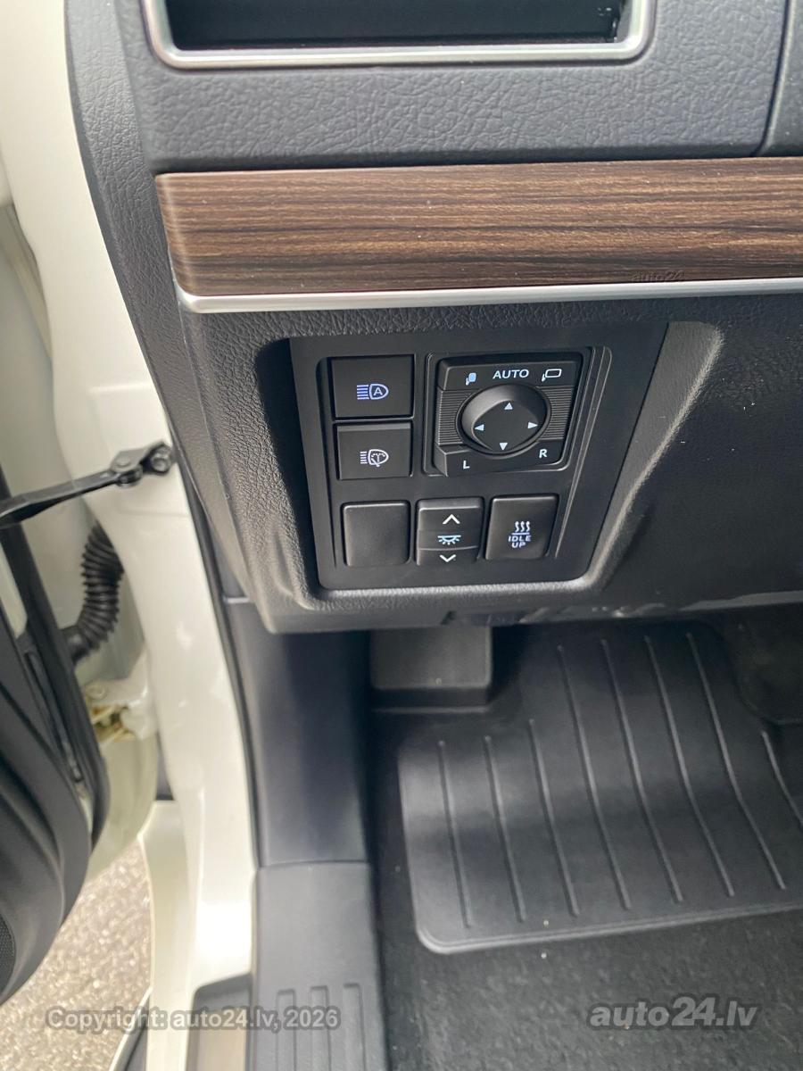 Toyota Land Cruiser 2018 Tallina, ar dzinēja tilpumu 2.80 L un nobraukumu 19 tūkst. km par 56999 €, foto 12 vietnē AUTOMOTO.COM.LV