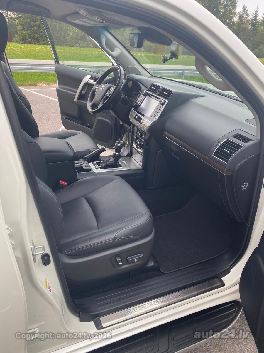 Toyota Land Cruiser 2018 Tallina, ar dzinēja tilpumu 2.80 L un nobraukumu 19 tūkst. km par 56999 €, foto 14 vietnē AUTOMOTO.COM.LV