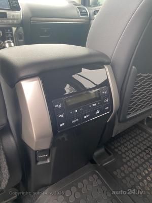 Toyota Land Cruiser 2018 Tallina, ar dzinēja tilpumu 2.80 L un nobraukumu 19 tūkst. km par 56999 €, foto 15 vietnē AUTOMOTO.COM.LV