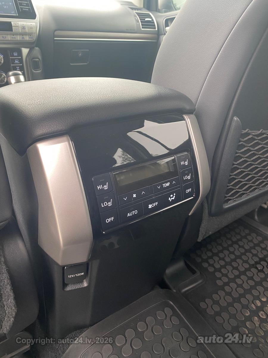 Toyota Land Cruiser 2018 Tallina, ar dzinēja tilpumu 2.80 L un nobraukumu 19 tūkst. km par 56999 €, foto 15 vietnē AUTOMOTO.COM.LV