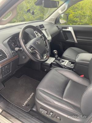 Toyota Land Cruiser 2018 Tallina, ar dzinēja tilpumu 2.80 L un nobraukumu 19 tūkst. km par 56999 €, foto 16 vietnē AUTOMOTO.COM.LV