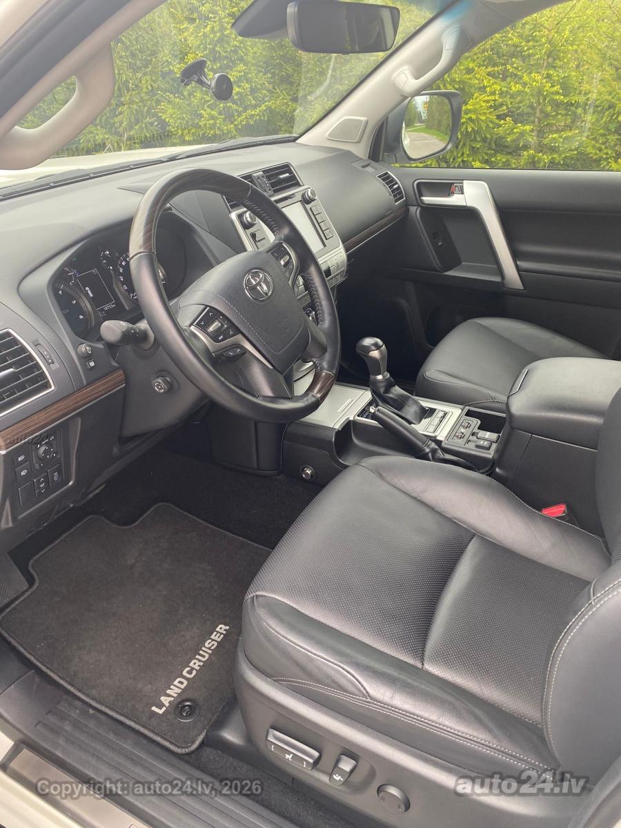 Toyota Land Cruiser 2018 Tallina, ar dzinēja tilpumu 2.80 L un nobraukumu 19 tūkst. km par 56999 €, foto 16 vietnē AUTOMOTO.COM.LV