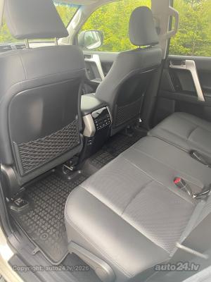 Toyota Land Cruiser 2018 Tallina, ar dzinēja tilpumu 2.80 L un nobraukumu 19 tūkst. km par 56999 €, foto 17 vietnē AUTOMOTO.COM.LV