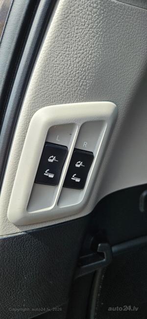 Toyota Land Cruiser 2018 Tartu, ar dzinēja tilpumu 2.80 L un nobraukumu 187 tūkst. km par 42000 €, foto 13 vietnē AUTOMOTO.COM.LV