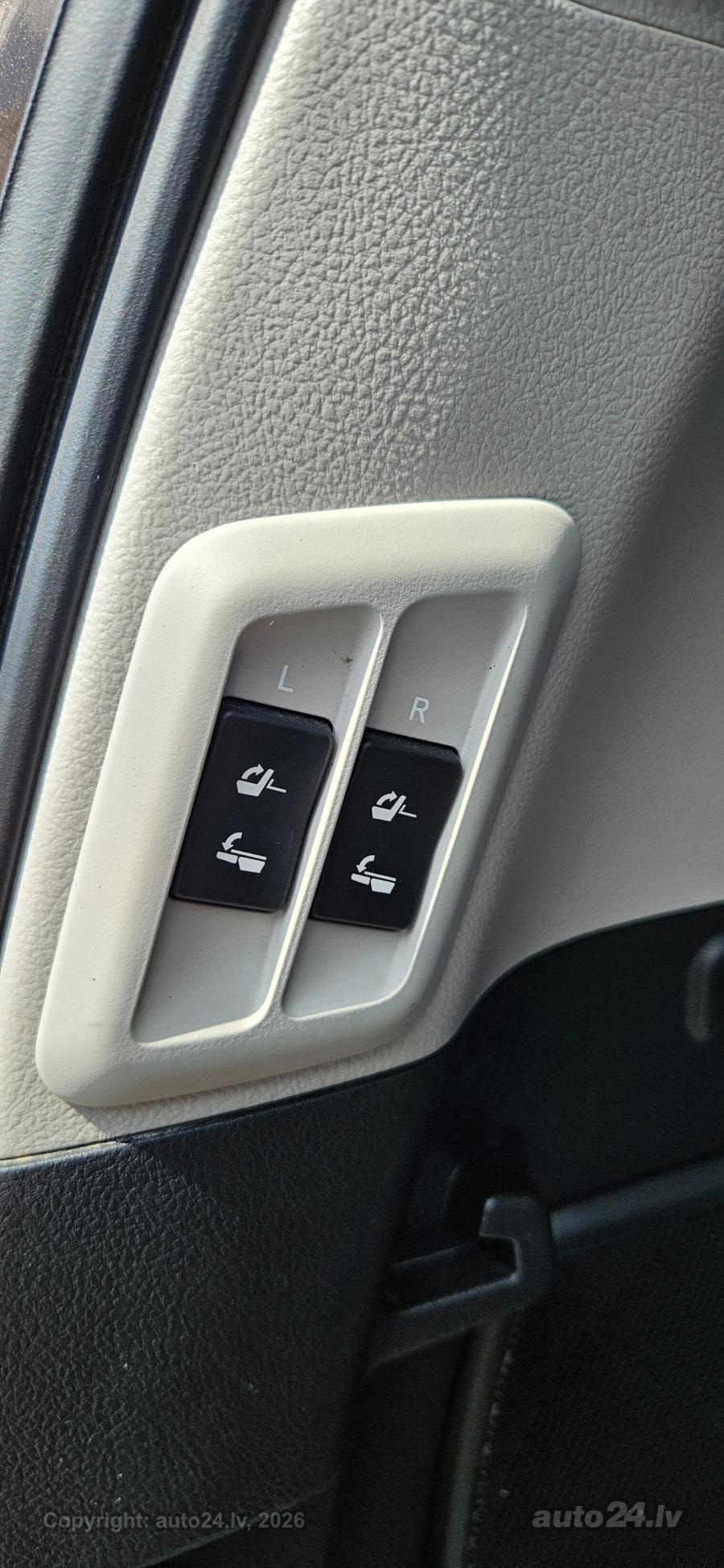 Toyota Land Cruiser 2018 Tartu, ar dzinēja tilpumu 2.80 L un nobraukumu 187 tūkst. km par 42000 €, foto 13 vietnē AUTOMOTO.COM.LV