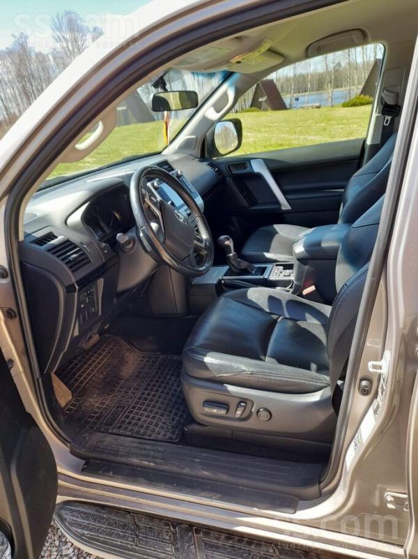 Toyota Land Cruiser 2019 in Riga, with an engine capacity of 2.80 L and mileage of 229 thousand km for 36500 €, photo 5 on AUTOMOTO.COM.LV