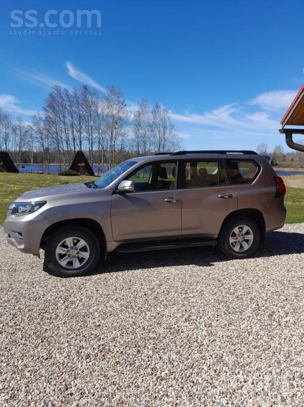 Toyota Land Cruiser 2019 in Riga, with an engine capacity of 2.80 L and mileage of 229 thousand km for 36500 €, photo 8 on AUTOMOTO.COM.LV