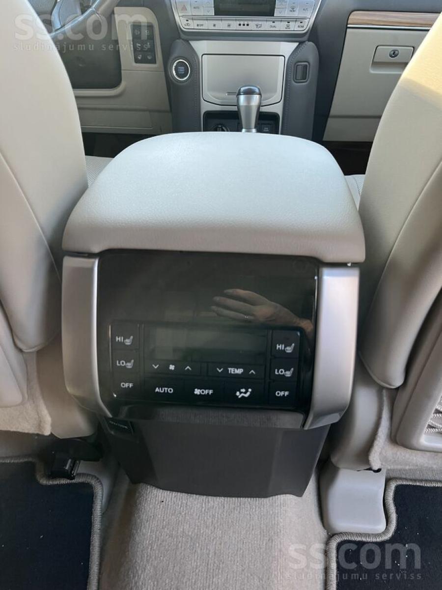 Toyota Land Cruiser 2019 Rēzekne, ar dzinēja tilpumu 2.80 L un nobraukumu 44 tūkst. km par 45980 €, foto 8 vietnē AUTOMOTO.COM.LV