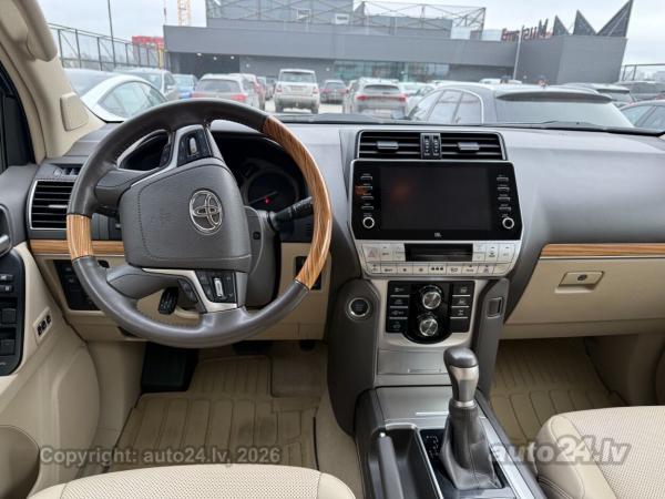 Toyota Land Cruiser 2021 Tallina, ar dzinēja tilpumu 2.80 L un nobraukumu 175 tūkst. km par 55000 €, foto 2 vietnē AUTOMOTO.COM.LV