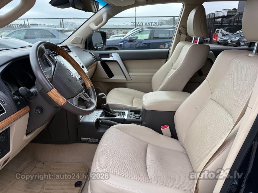 Toyota Land Cruiser 2021 Tallina, ar dzinēja tilpumu 2.80 L un nobraukumu 175 tūkst. km par 55000 €, foto 3 vietnē AUTOMOTO.COM.LV