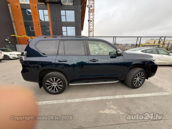 Toyota Land Cruiser 2021 Tallina, ar dzinēja tilpumu 2.80 L un nobraukumu 175 tūkst. km par 55000 €, foto 4 vietnē AUTOMOTO.COM.LV
